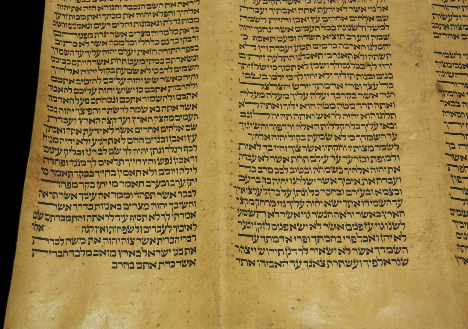 ANCIENT VELLUM TORAH BIBLE DEUTERONOMY MANUSCRIPT SCROLL MOROCCO 350 YRS